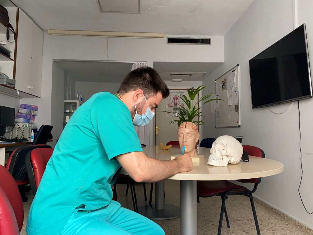 Dr David Mesa - https://medicinagaditana.es