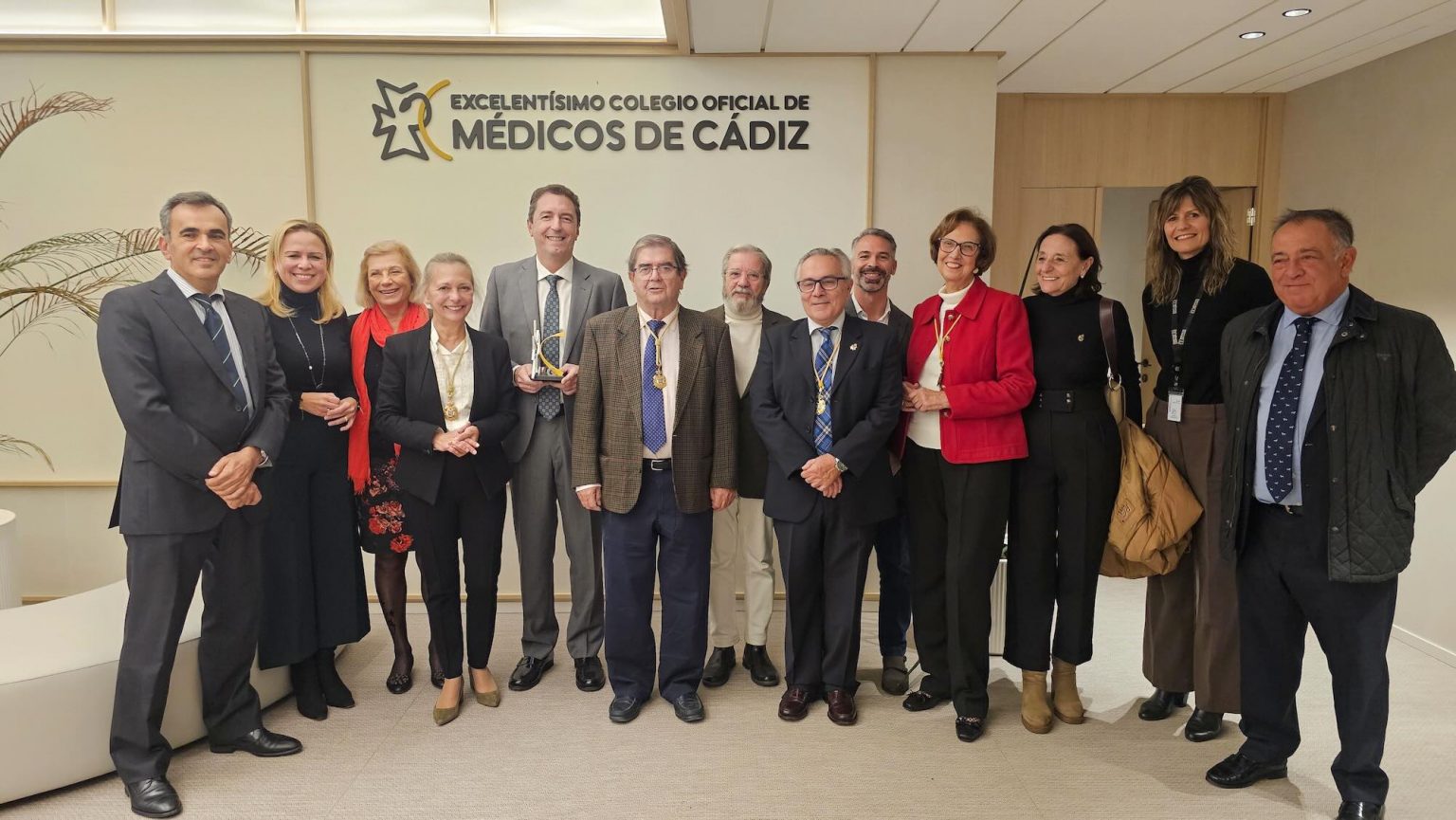 2025_11_224_Premios MG 2025 Foto grupo 2bc - https://medicinagaditana.es